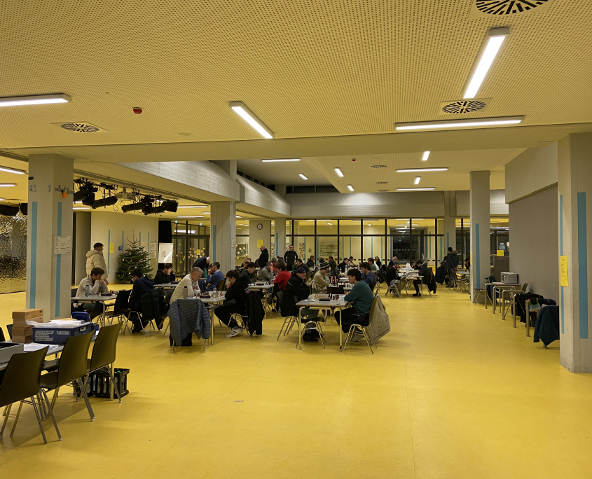 Auf den (Schach)-Brettern des Gymnasiums … – Gymnasium München – Moosach